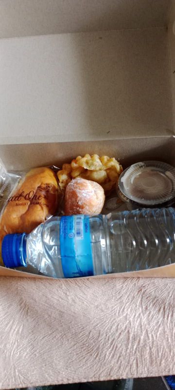 snack dan air botol