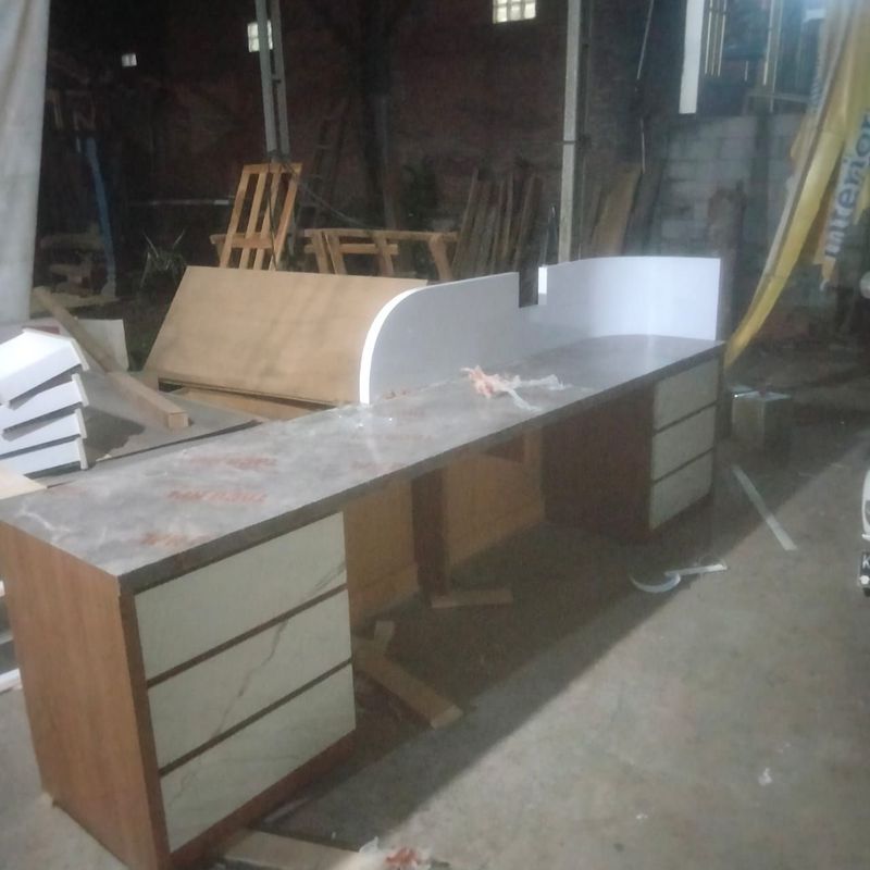 Meja Kustom bahan Multiplek lapis HPL