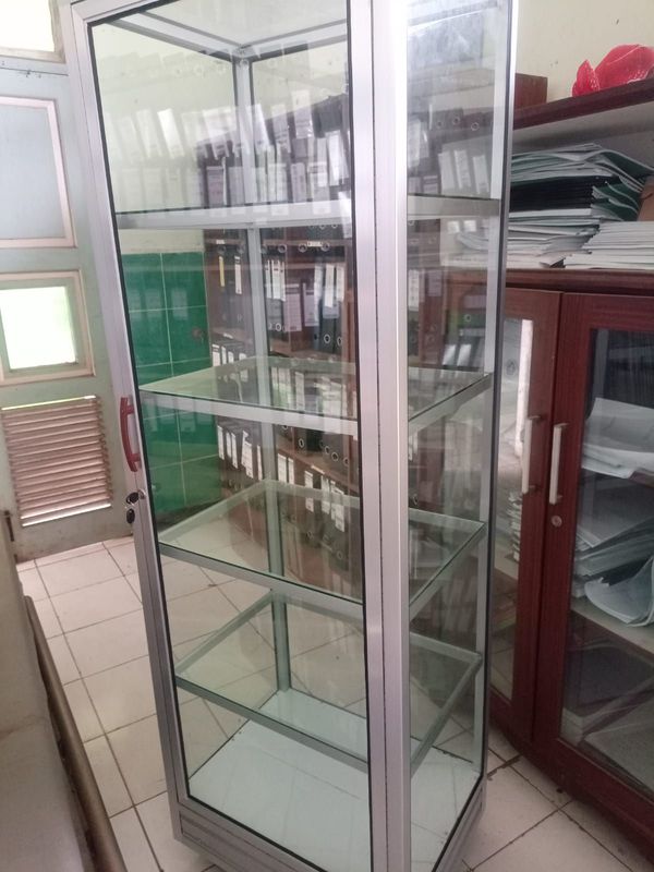 Lemari Kaca 1 Pintu
