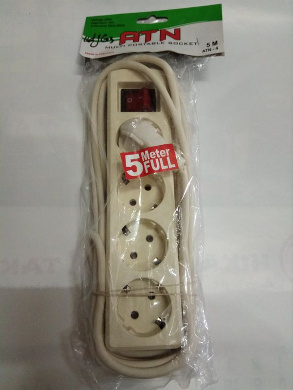 Colokan 4 lobang+kabel 5 M