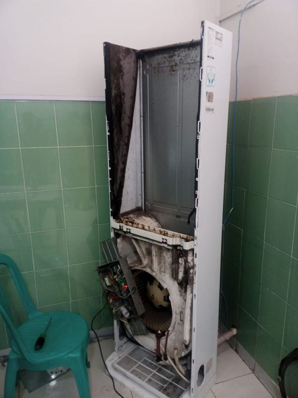 Cuci Besar (Overhaul) AC Floor Standing