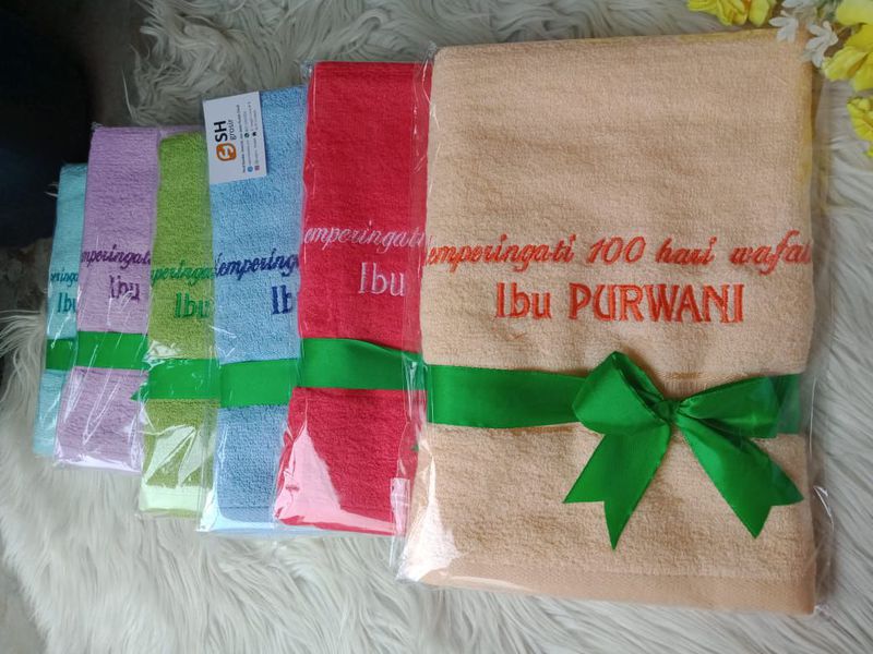 HANDUK ( uk. 120 cm x 60 cm, Merk Merah Putih )