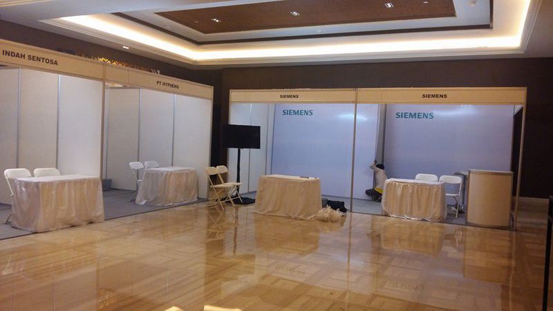 Booth Partisi R8 size 3 x 5 M