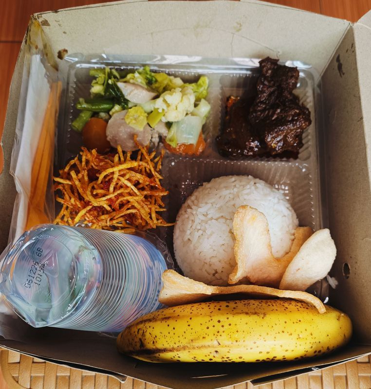Nasi box Semur Daging