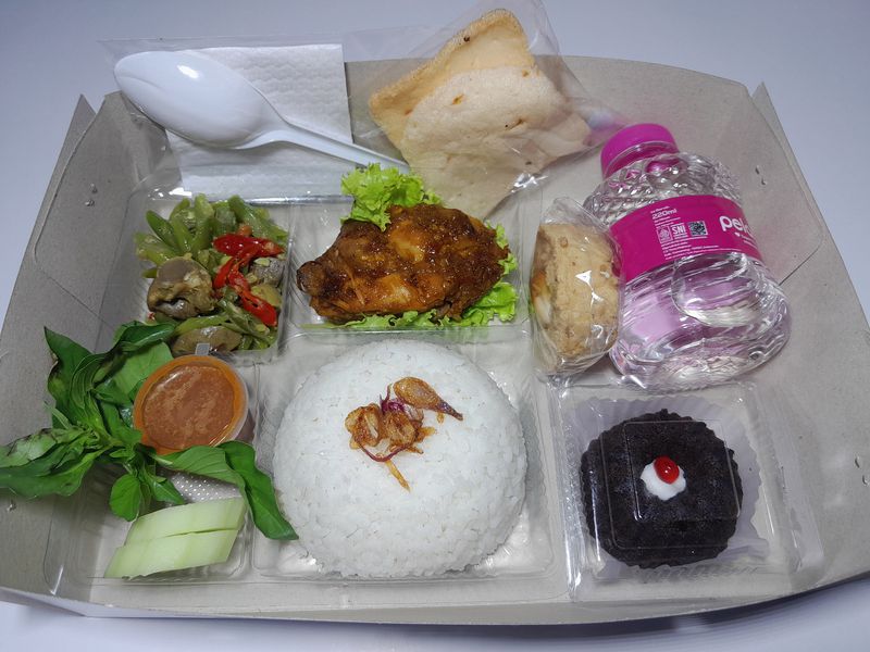 NASI BOK AYAM BAKAR BUMBU RUJAK DAN SNACK PAKET E