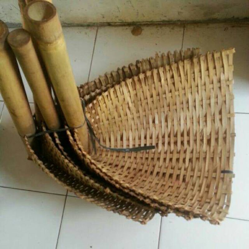 Pengki (Bahan Bambu)