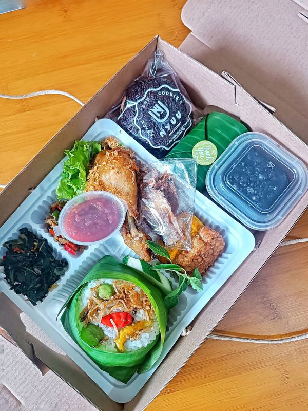 Snack Box dan nasi boxDapur Mbak April