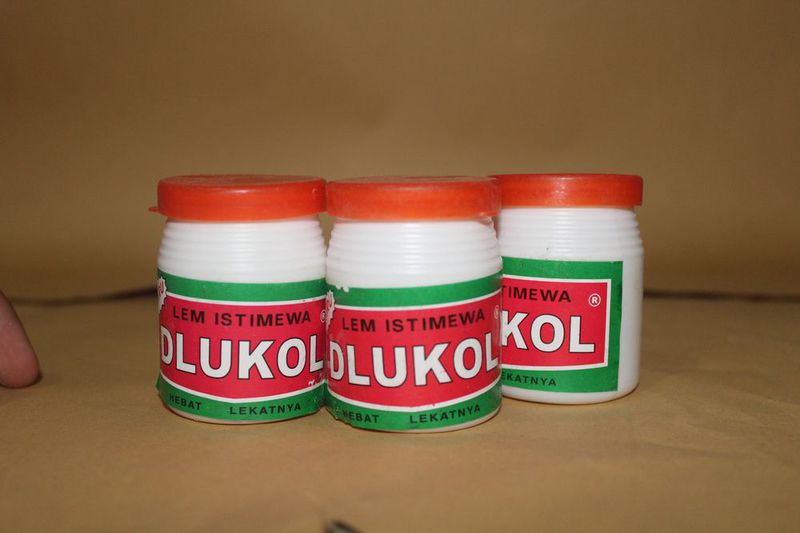 LEM DLUKOL UKURAN SEDANG