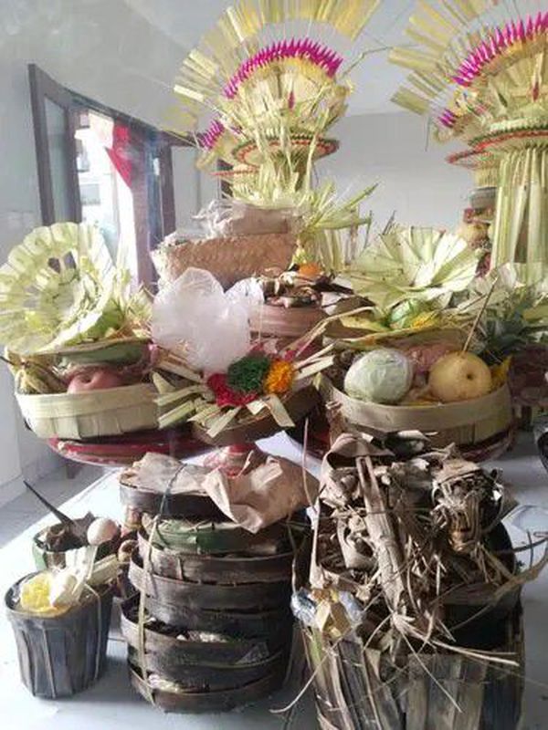 Upakara/Banten Purnama