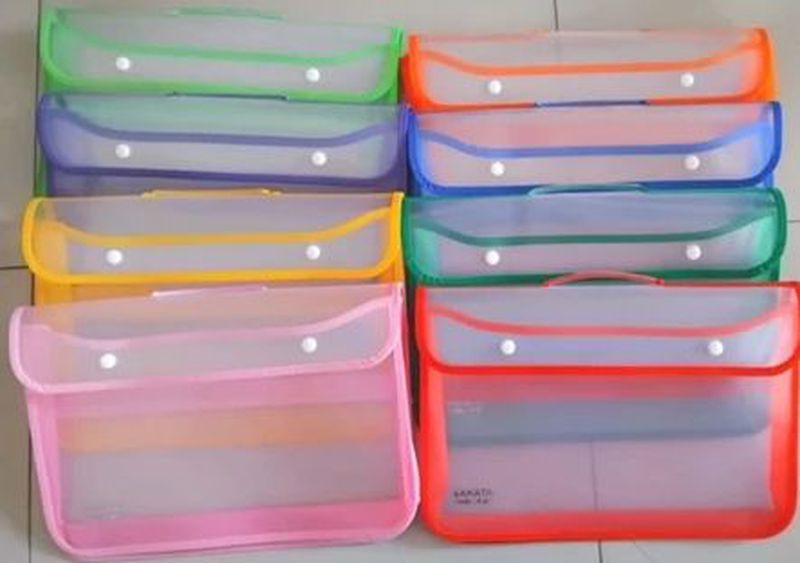 MAP PLASTIK KANCING 2 JARING FOLIO F4