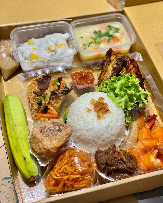 nasi box roti mulia nasi ayam atau daging sapi sayur rempah jawa