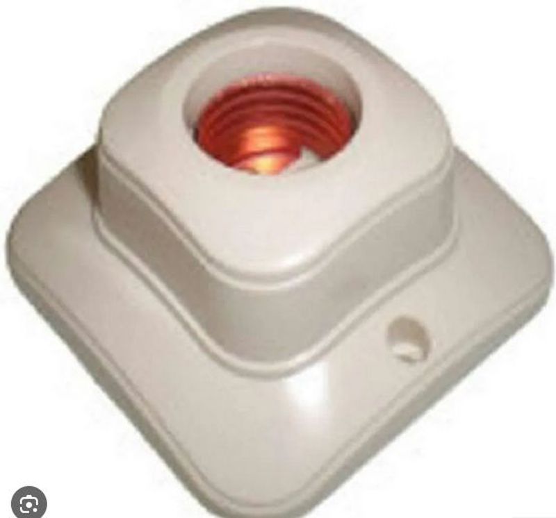 Fitting Lampu Plafond