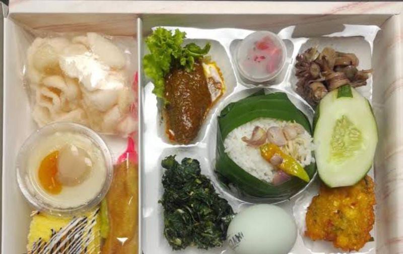 Paket Nasi Box Plus Snack