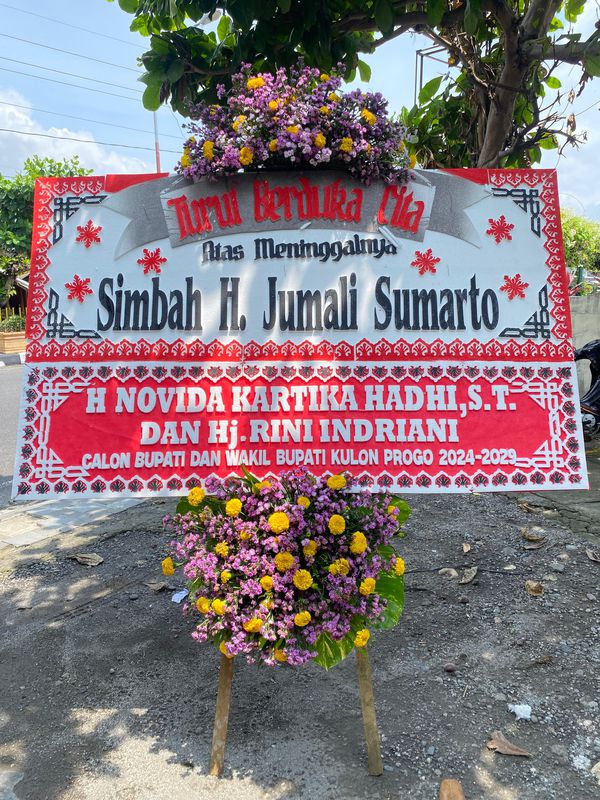 Karangan Bunga Duka Cita