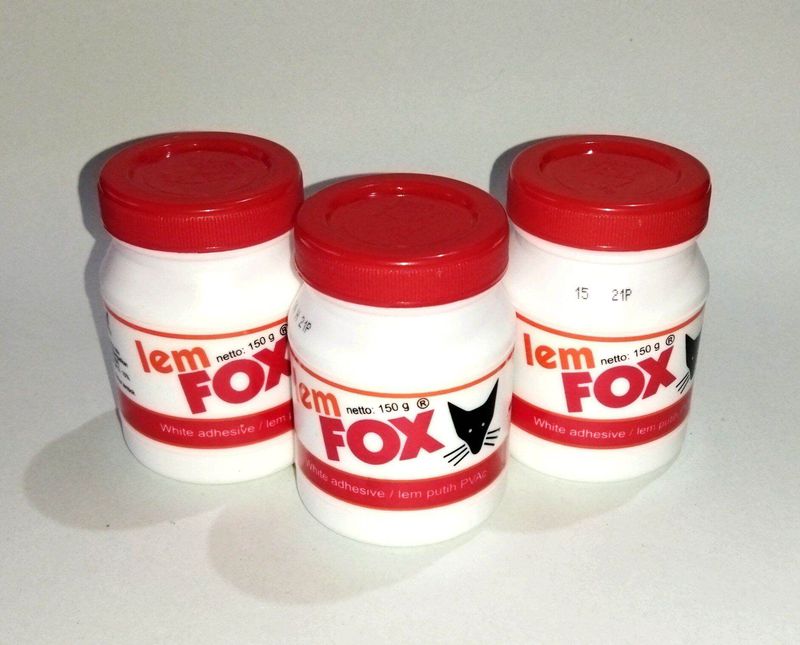 Lem putih merk Fox