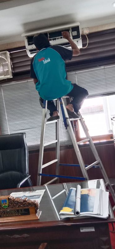 Servis AC Split Ringan