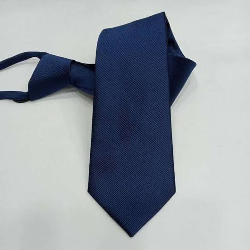 Dasi Panjang Biru