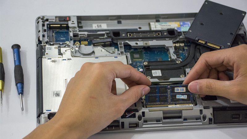 Pemeliharaan Komputer Upgrade SSD dan RAM