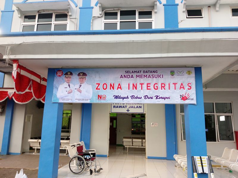 Banner Zona Integritas Apotek 2025