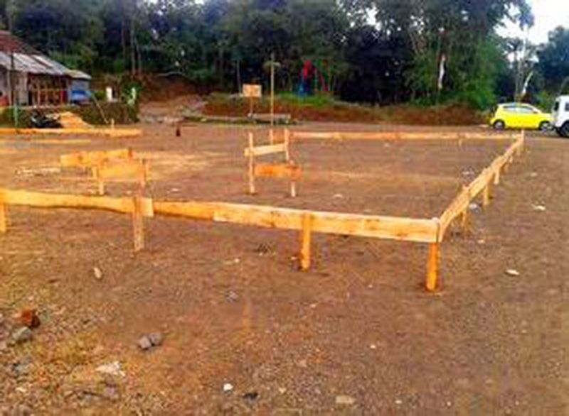 Pasang Bouwplank sebagai acuan dalam Pembuatan Infrastuktur
