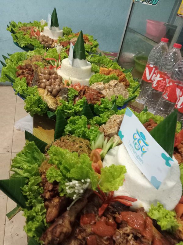 Nasi Tumpeng Putih
