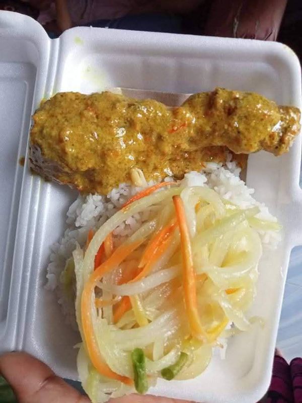 Paket Nasi putih Ayam kare Sayur camur tumis