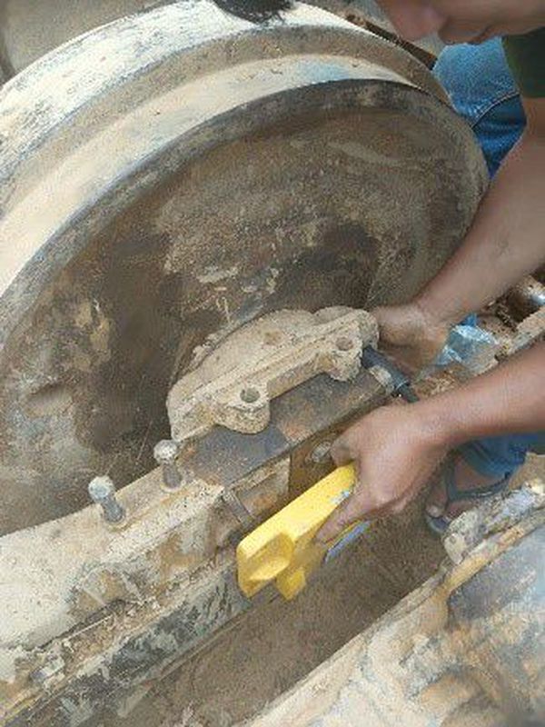 JASA PEMASANGAN PLATE IDLER GUIDE, SPACER, STRIP, SHIM COLLAR DOZER D6G