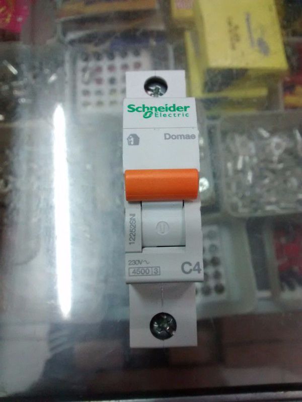 MCB 4 AMPER MEREK SCHNEIDER