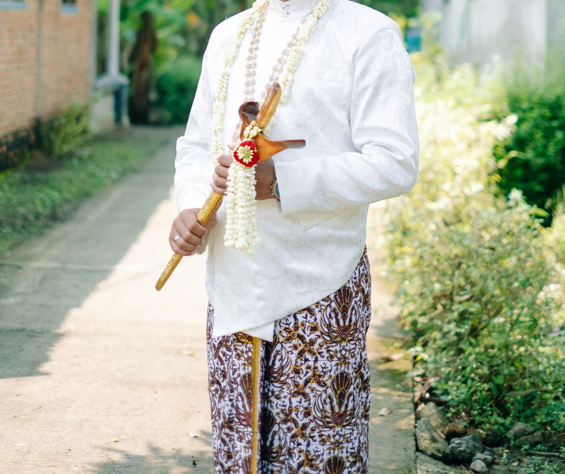 MENYEWAKAN KOSTUM ADAT JAWA GAGRAK YOGYAKARTA - Maroon - XXXL