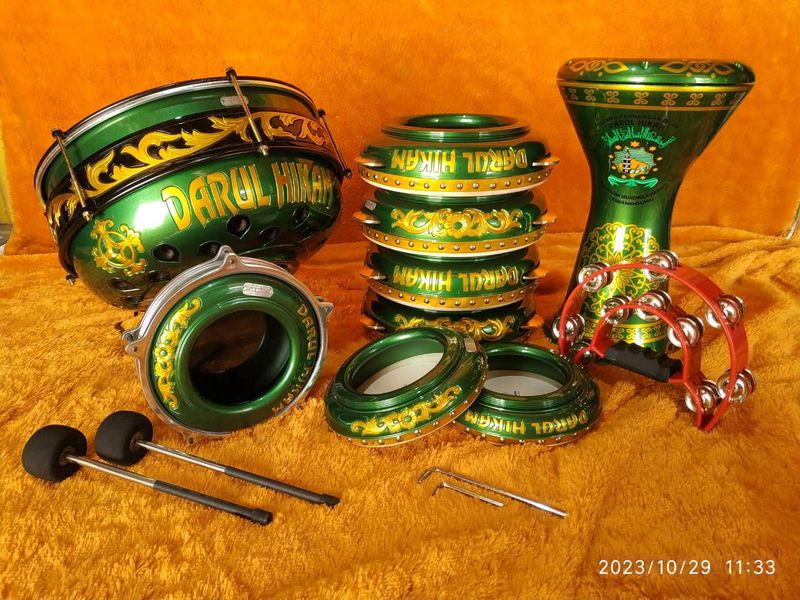 Rebana Motif terdiri dari 4 terbabg 2 teplak 1 tam/tung 1 darbuka dan 1 ...