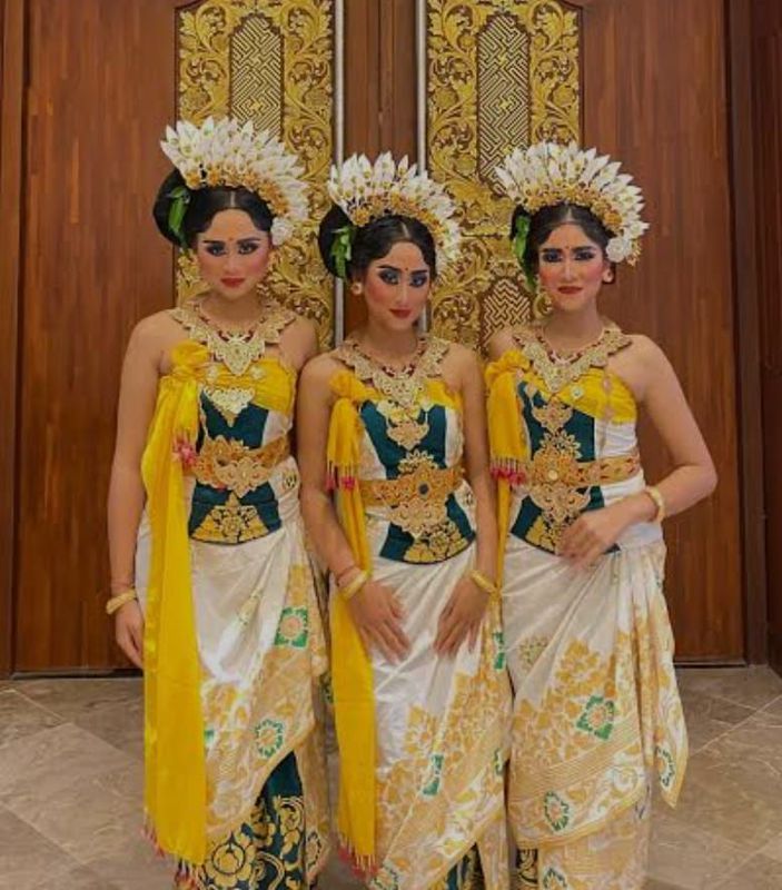 TATA RIAS DAN PAKAIAN TARI SEKAR JEMPIRING