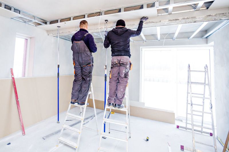 Pekerjaan Pemeliharaan / Perbaikan Pintu dan Plafond