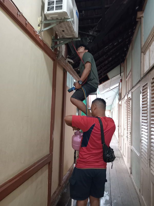 SERVICE DAN ISI FREON AC SPLIT