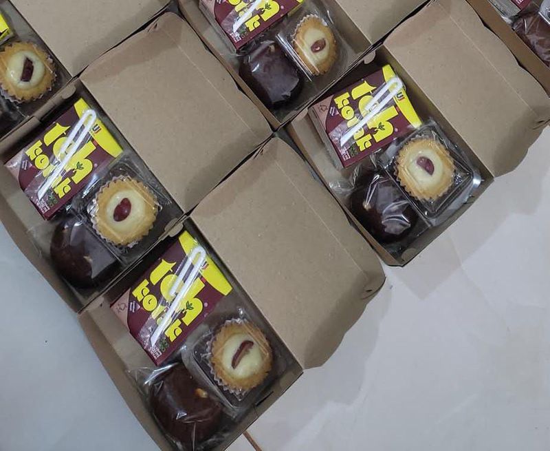 paket snack box 2 kue 1 teh kotak