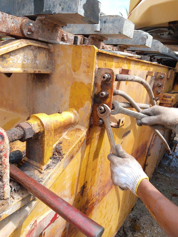 JASA PEMASANGAN HOSE TRAVEL EXCA AMPHIBI