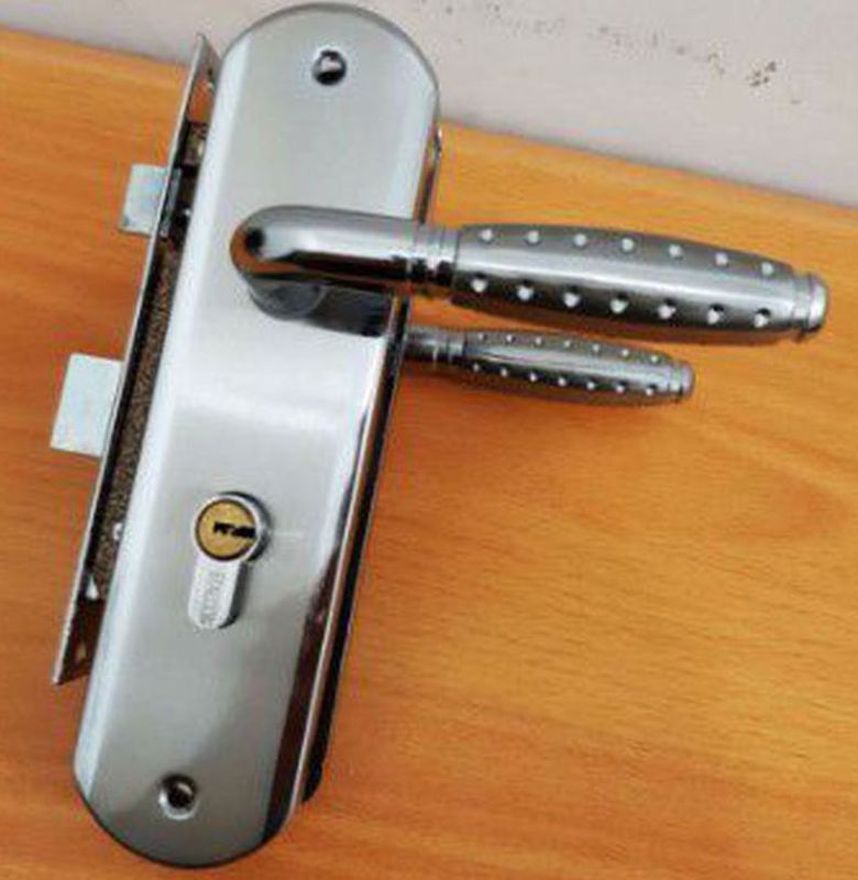 Kunci Tanam Pintu 2x Putar Besar Biasa