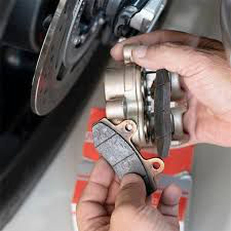 Pergantian Kampas Rem Depan Motor