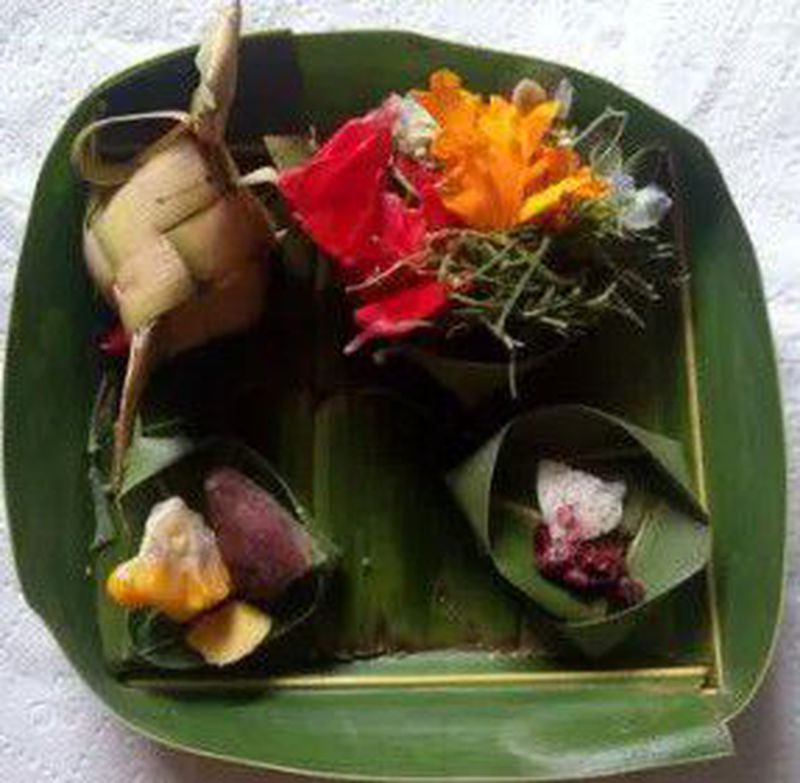 BANTEN TIPAT DAMPUL