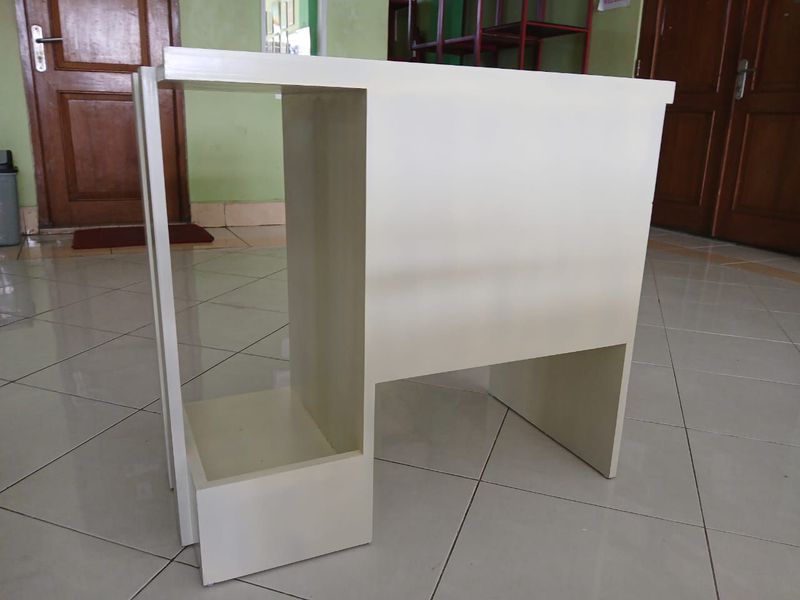 Meja Komputer