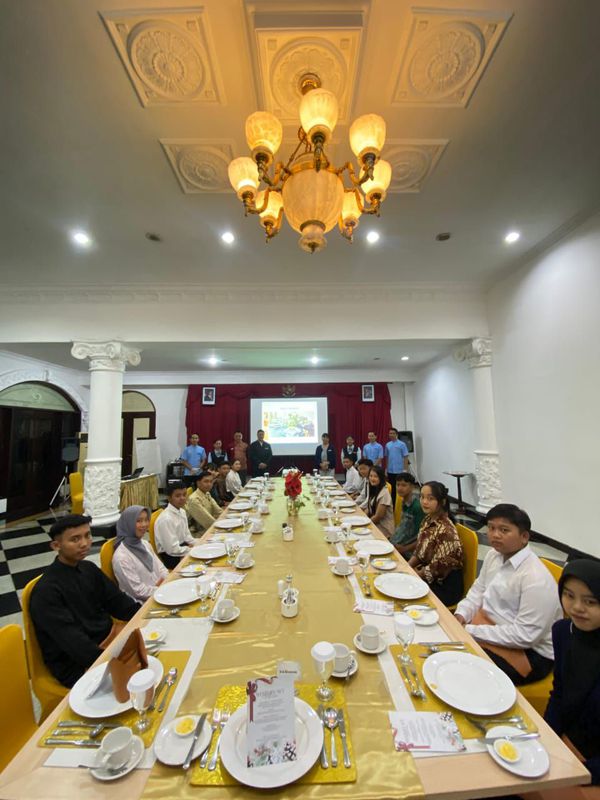 Paket Table Manner Training