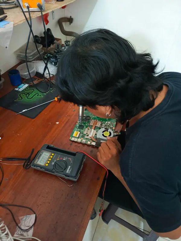 Servis Laptop IC Display Controler / Laptop No Display