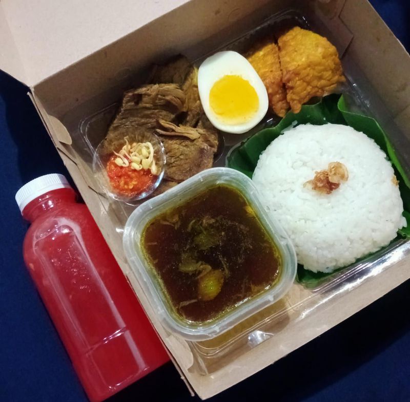 MENU RAWON , TELUR REBUS, TEMPE GORENG, JUS JAMBU MERAH UNTUK BALITA