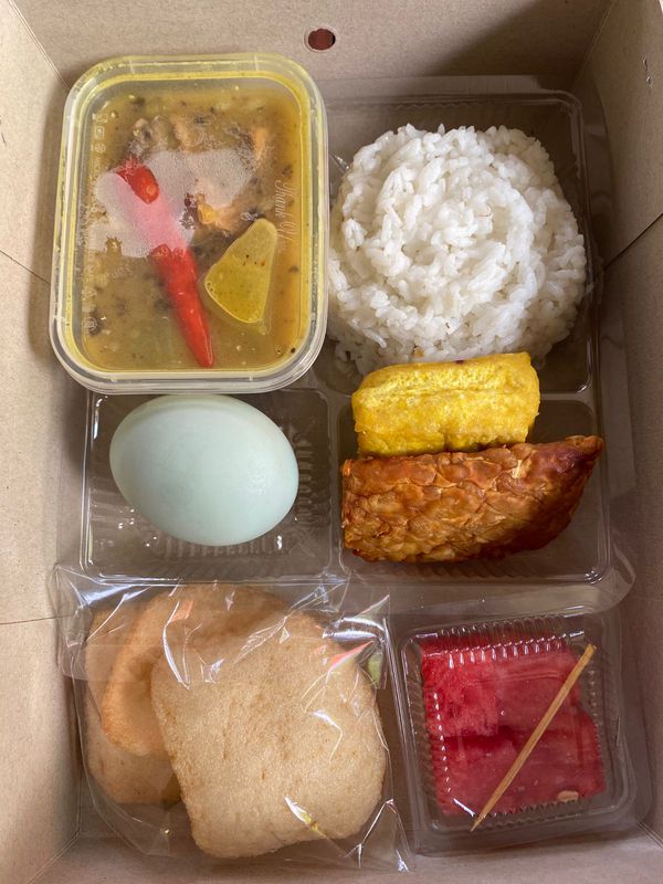 Paket Komplit Nasi dan Snack Box
