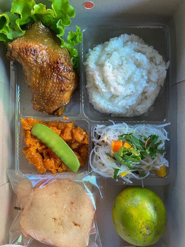 Paket Komplit Nasi dan Snack Box