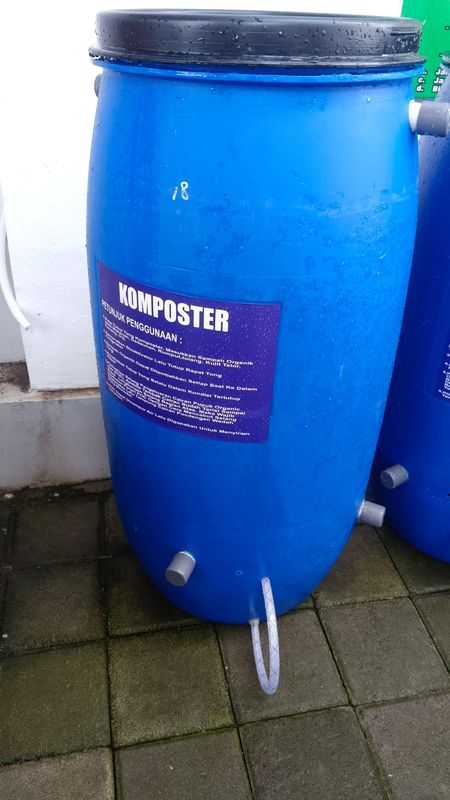Tempat Sampah Komposter