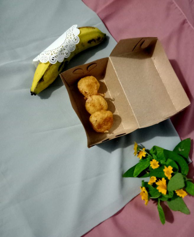 BOLA KENDANG (KENTANG DAGING) ISI TELUR PUYUH + BUAH PISANG (PMT BALITA)