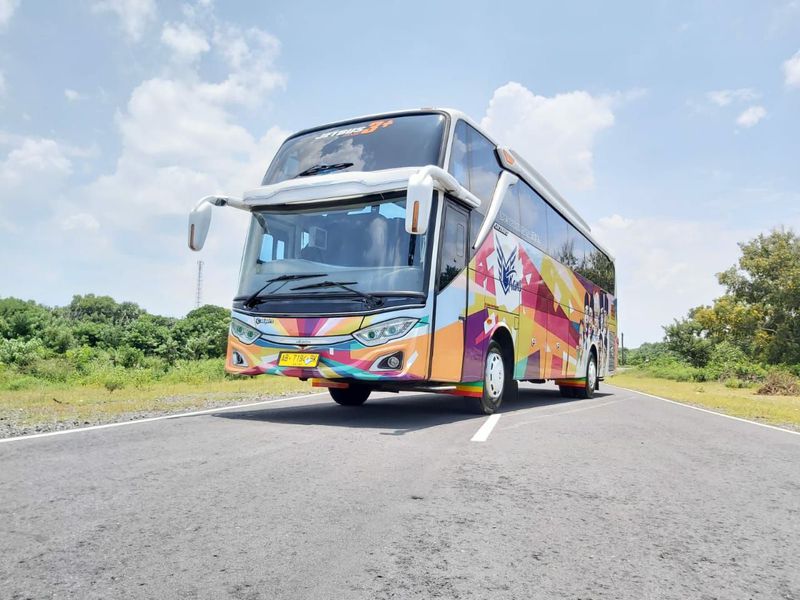Bus Pariwisata JB 5