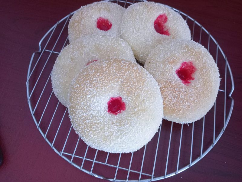 BAKERY / ROTI DONUT KELAPA KERING - Blueberry