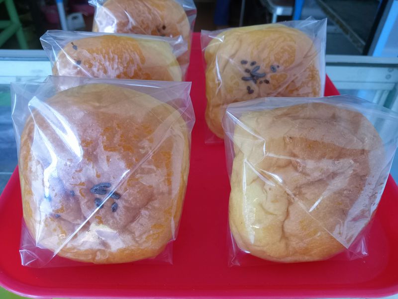 BAKERY / ROTI BLUDER - Isi Keju, Kacang, Strawberry, Blueberry