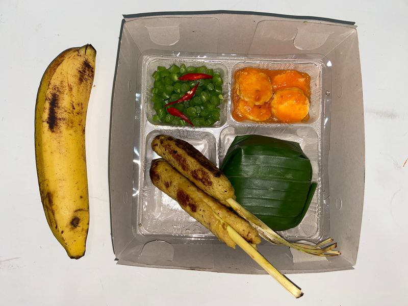 PMT Bumil | nasi, sate lilit ikan dori, tofu asam manis, tumis buncis ...
